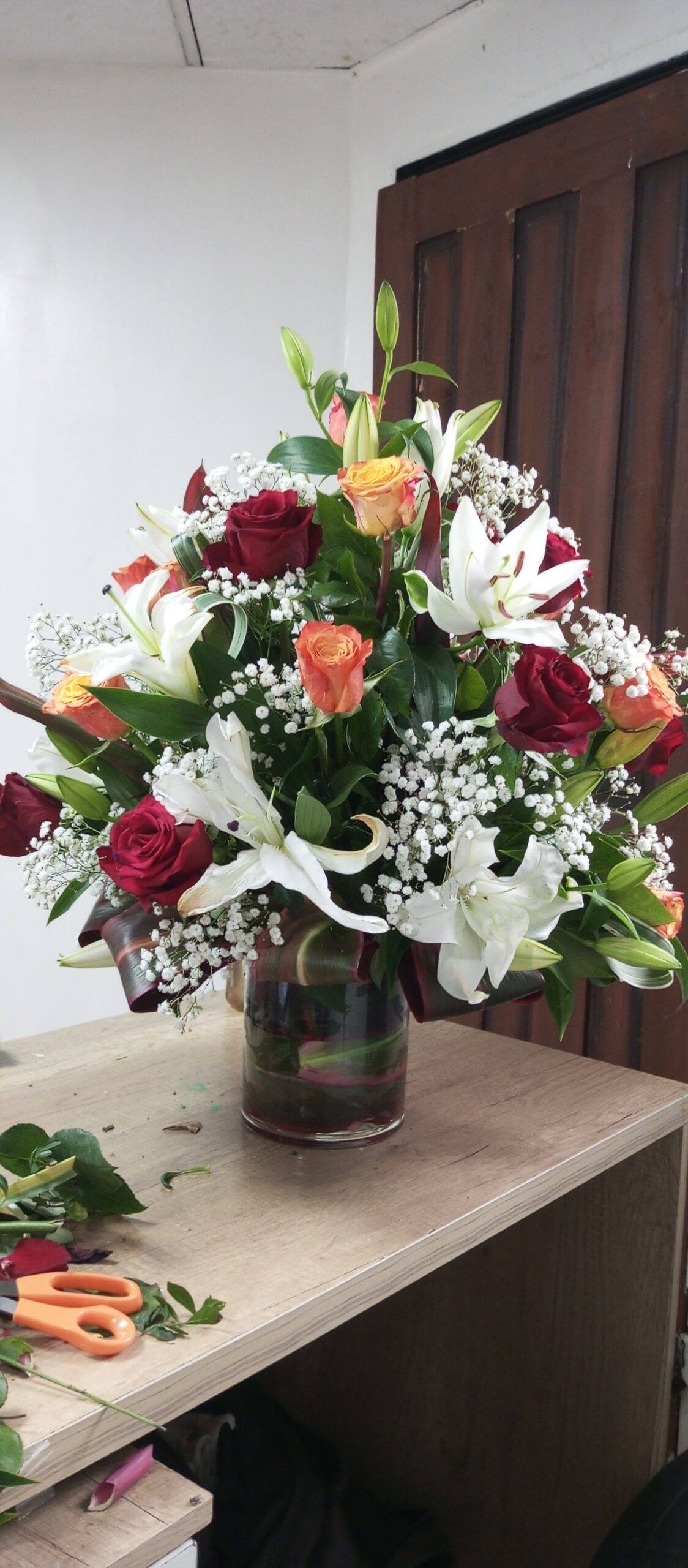 Fresh flowers vase arrangement – Flowerexpression