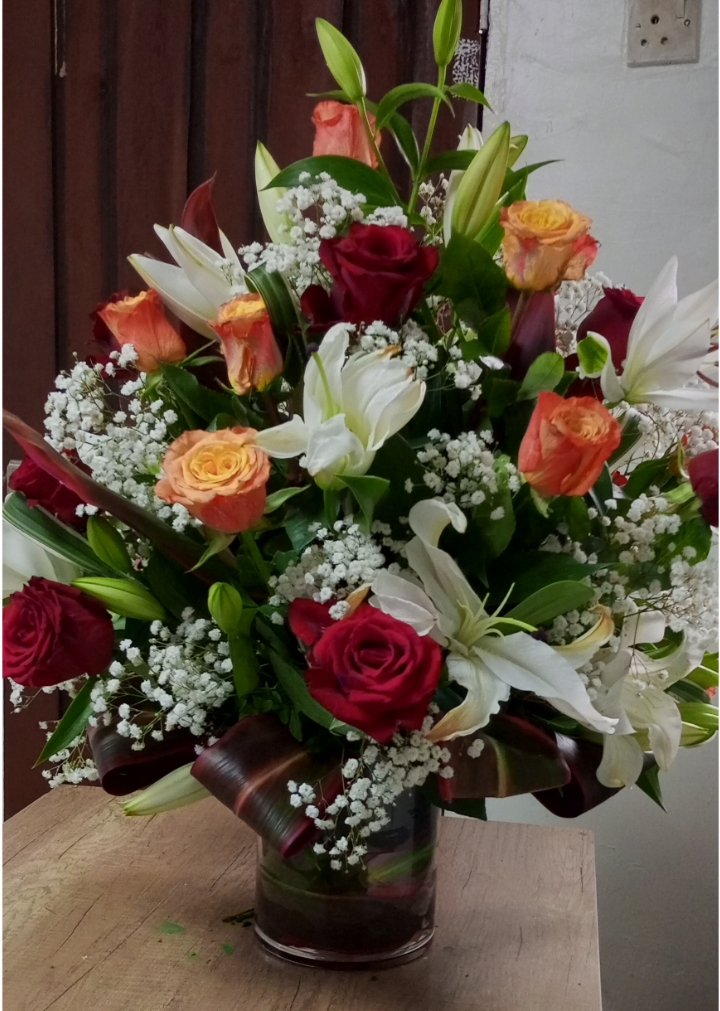 Fresh flowers vase arrangement – Flowerexpression